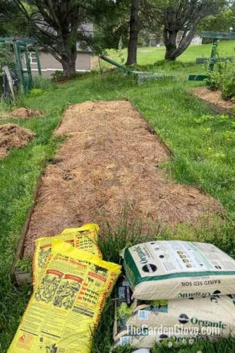 How to Prepare Soil for Planting: Prep Your Garden Beds for Spring ...